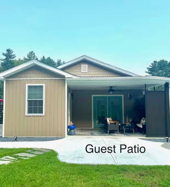 The Secret Cottage
Modern•private•prime Location - Poughkeepsie, NY