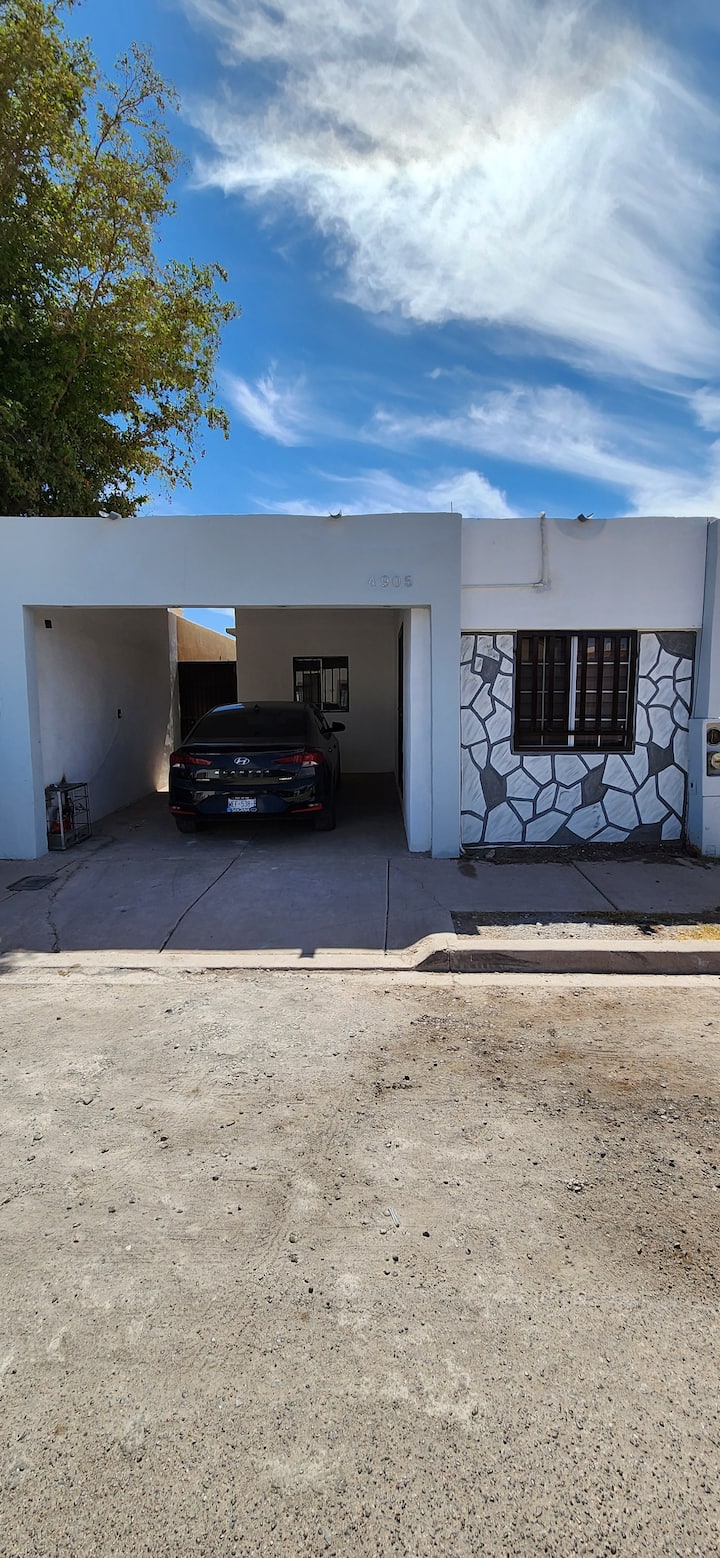 Casa De Dos Cuartos Con Cochera - Ciudad Obregón