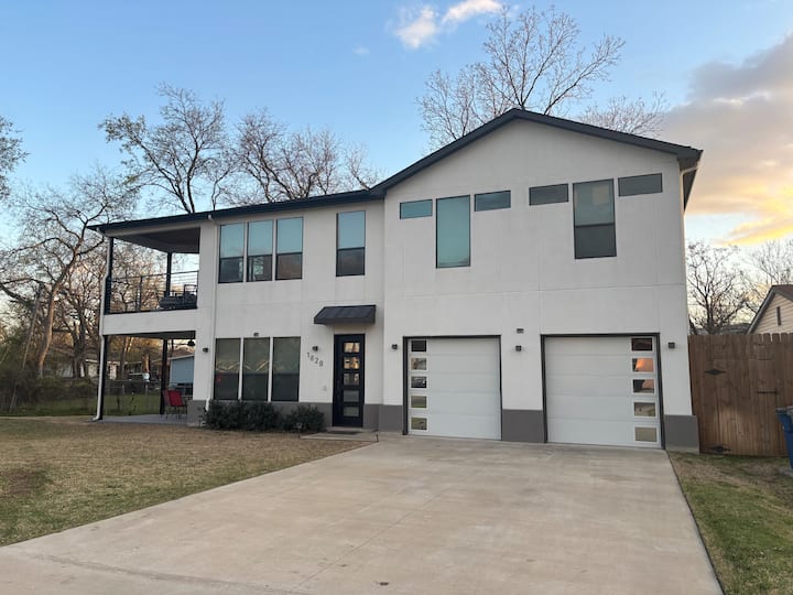 West Dallas Travel Gem - Dallas, TX