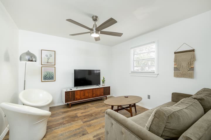 Bespoke Bungalow - St. Pete Beach, FL