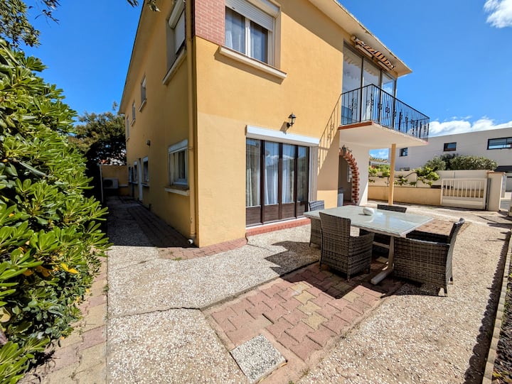Les Tulipes-t3 Rénové Parking, Clim, 10 Min Plages - ibis Styles Perpignan Canet En Roussillon