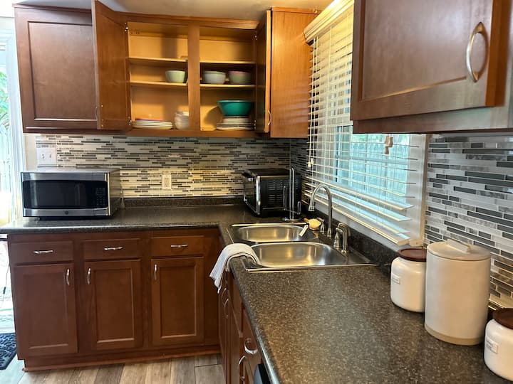 Stunning Studio Apartment ! - Winston-Salem, NC