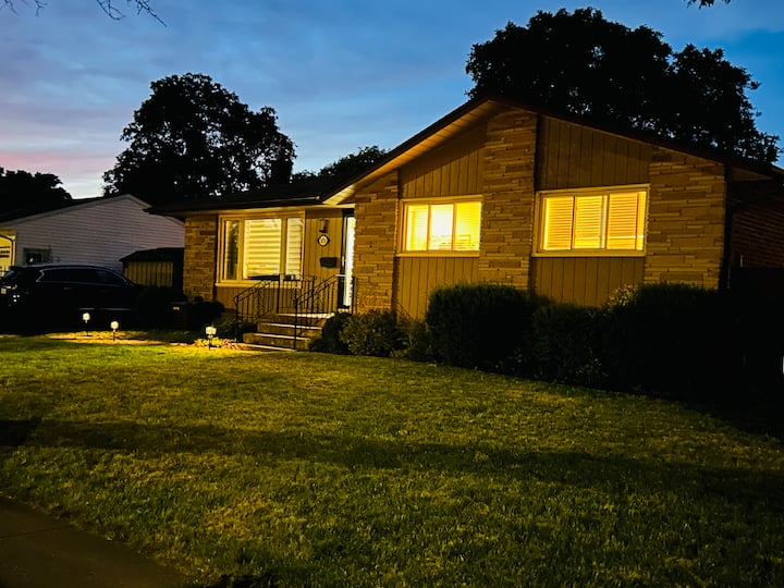 Blissful Bungalow - 5 Min Drive To All Attractions - Niagara Falls
