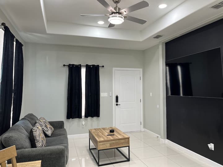 Majestic Apartment At Edinburg, Texas - Edinburg, TX