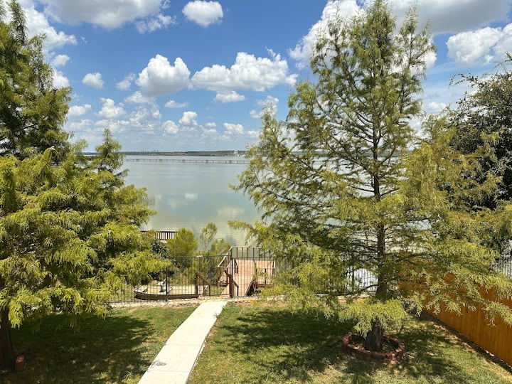 Lakefront Near At&t, Globe Life With Private Dock - Grand Prairie