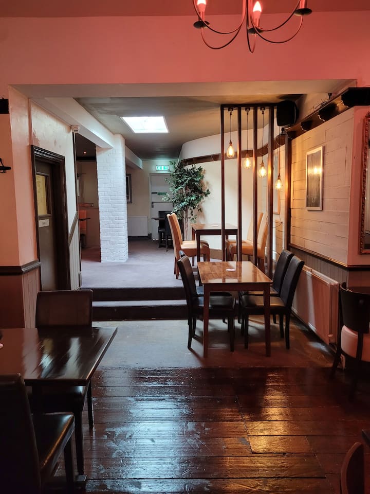 The Market Hotel Bar &Restaurant - Alton