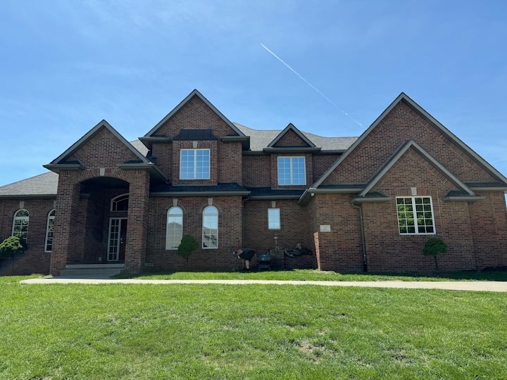 Lake Home & Pool
3 Miles To Cws Sleeps 12 
8 Beds - 오마하