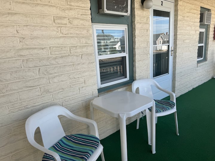 Wildwood Crest Getaway Condo 2 Blocks To The Beach - Wildwood, NJ