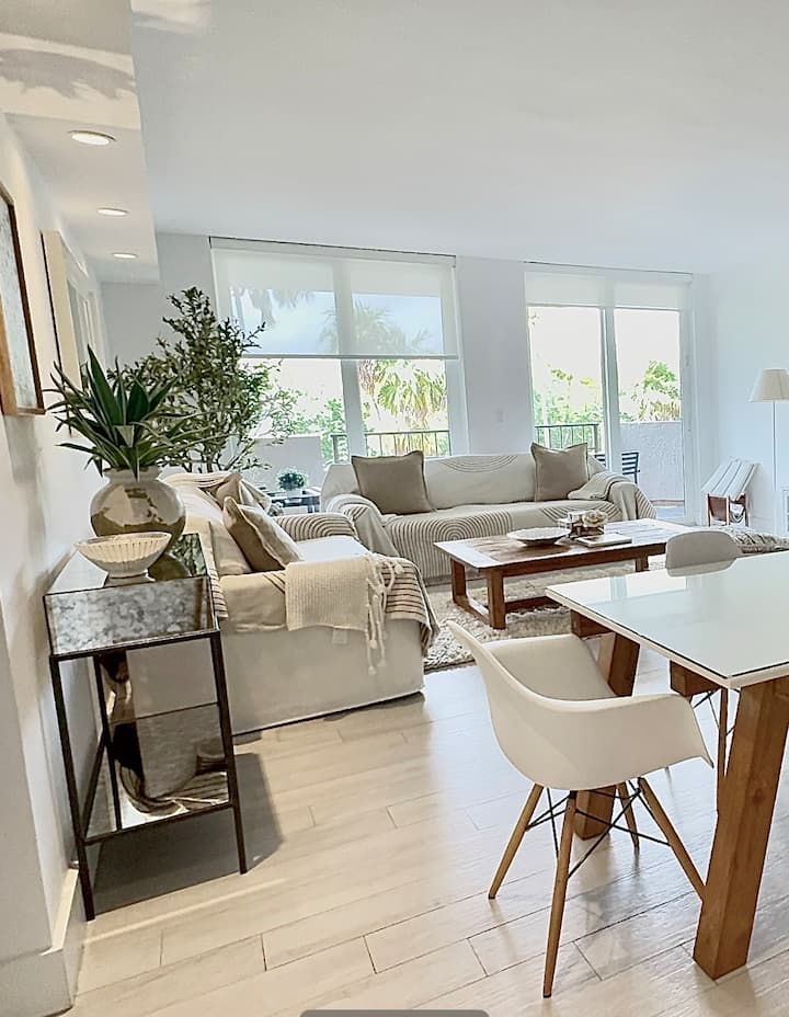 Luxury And Relax Beach Condo - Key Biscayne, FL