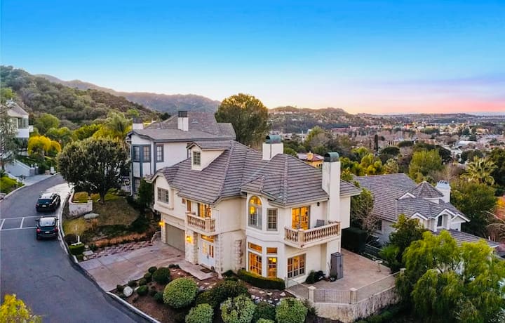 Full Access, Hill House! - Santa Clarita