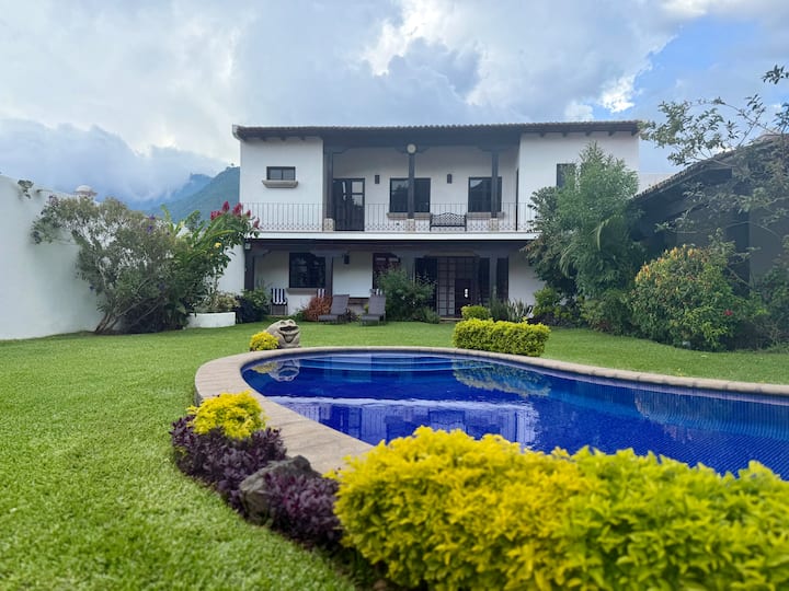 Azvlik House - Jocotenango