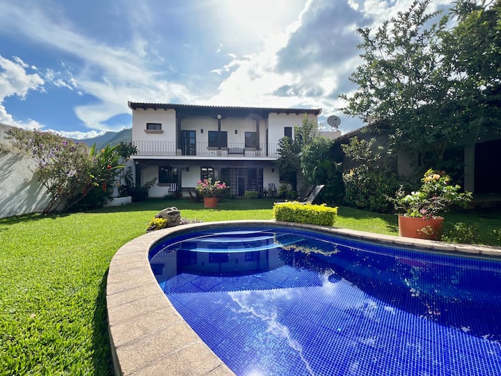 Azvlik House - Jocotenango