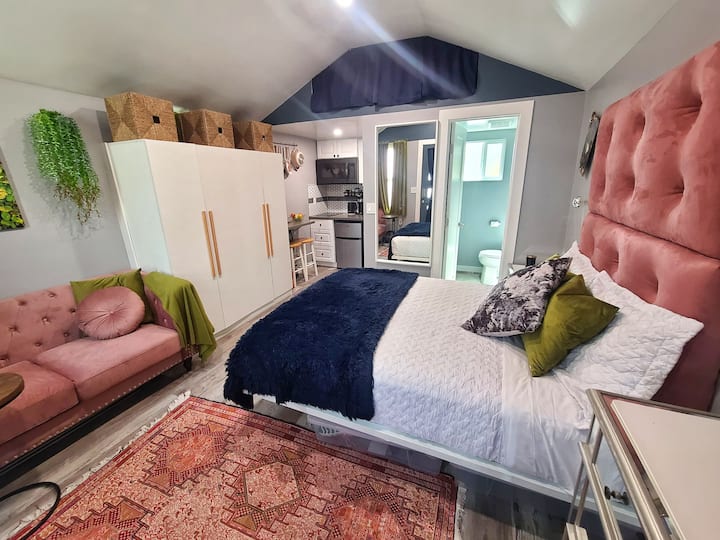 Private, Cozy Tiny Home - Los Angeles, CA