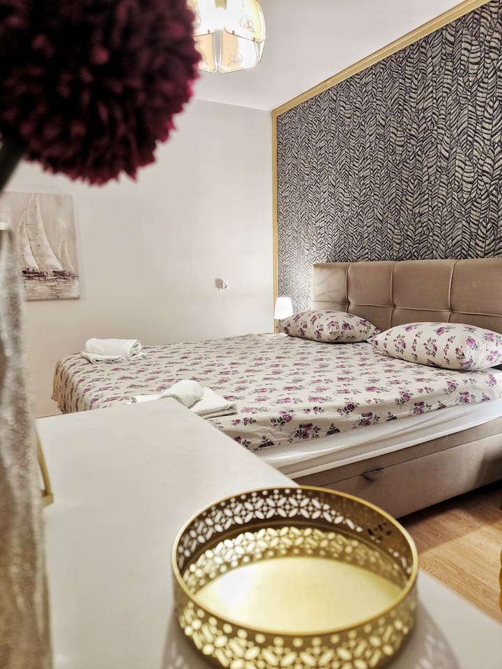 Charming 3 Units With Private Parking In Center - Cavtat