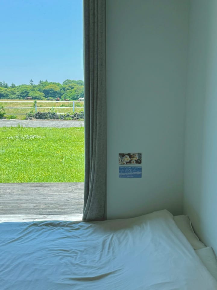 팜팜스테이(102호) | 파노라마초원뷰 / 반려견동반 / 잔디마당 - Jeju-do