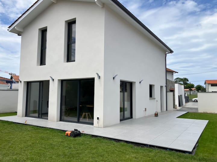 Maison Neuve Idéalement Située ! - Anglet