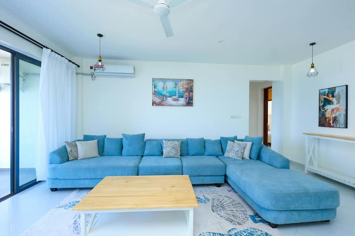 Beachfront Bliss | Sea Views+ac+pool+gym - 蒙巴薩