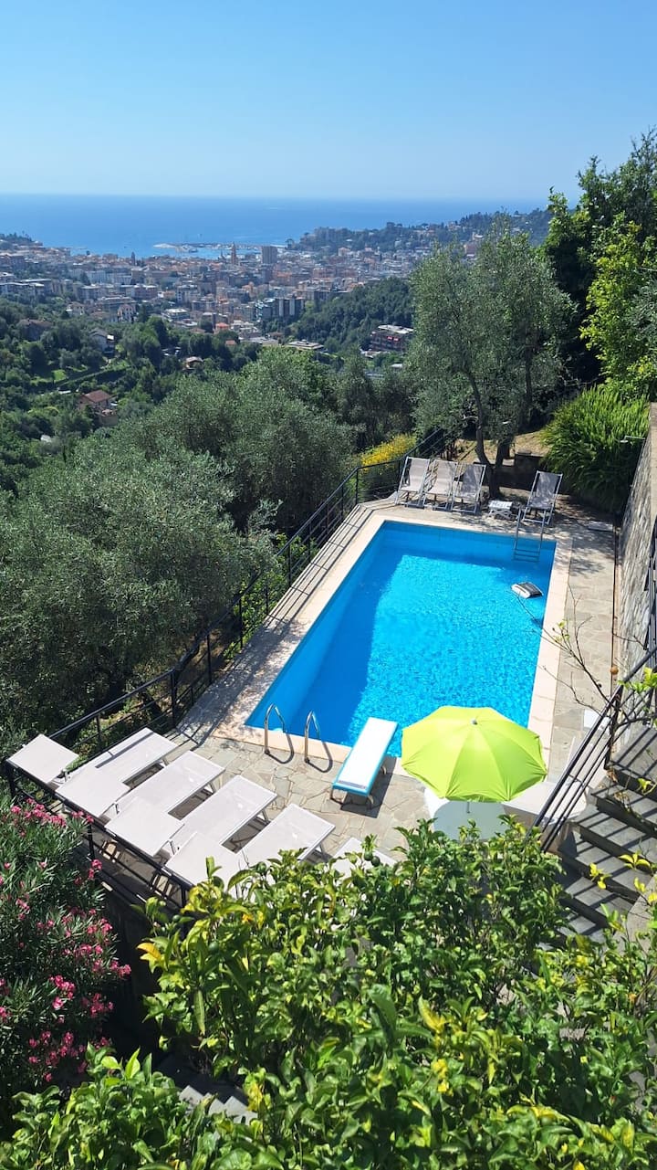 Vista Nel Blù [Pool-5brs-ac-park] - Camogli