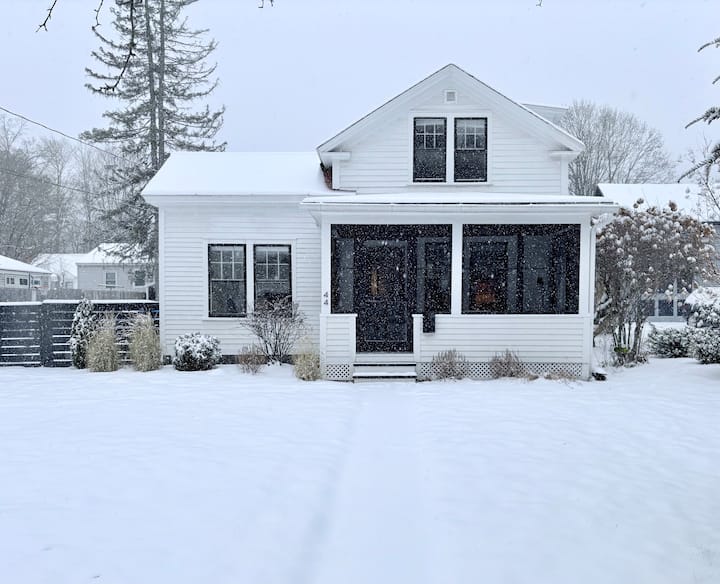 Cozy Bungalow | Wood Stove, Hot Tub & Dog Friendly - Brattleboro, VT