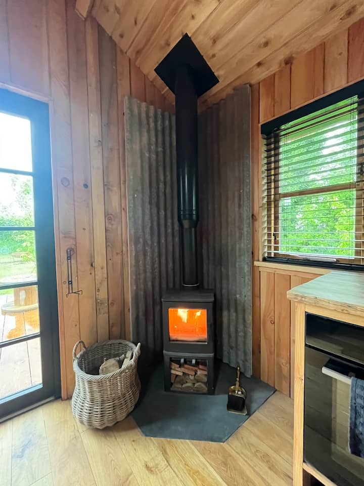 Orchard Retreat Cosy Cabin For 2 With Outside Bath - Tenby
