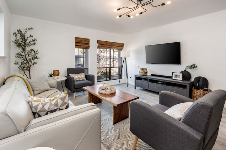 Elegant Home Away From Home - Phoenix, AZ
