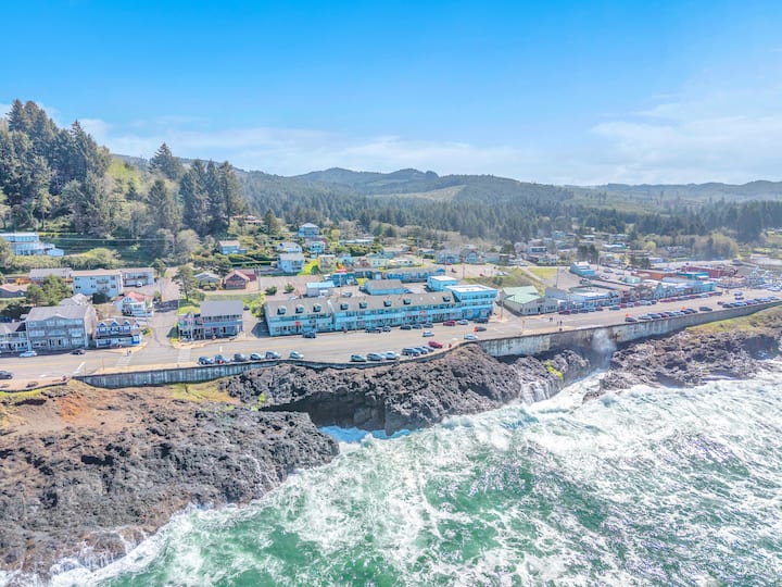 Modern Condo-great Views Of Depoe Bay-bay Echo - Depoe Bay, OR