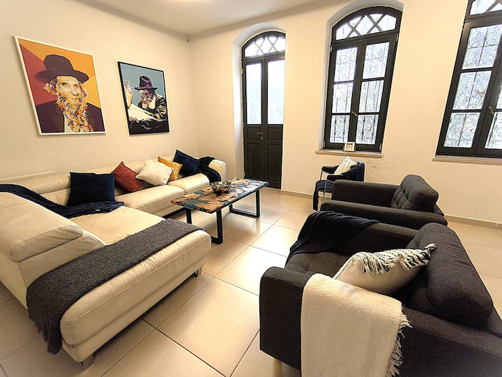 Saidoff Courtyard Spacious 3br Parking & Balcony - Jerusalem