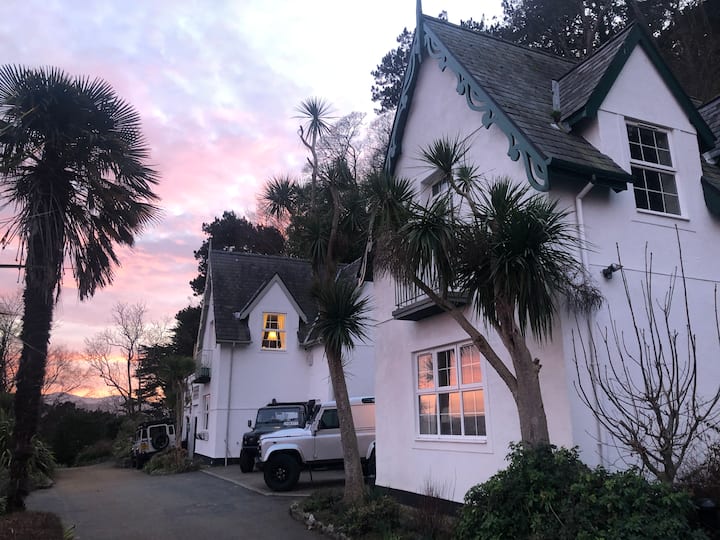 1 & 2 Haulfre Gardens Cottages - Sleeps Up To 8 - Llandudno