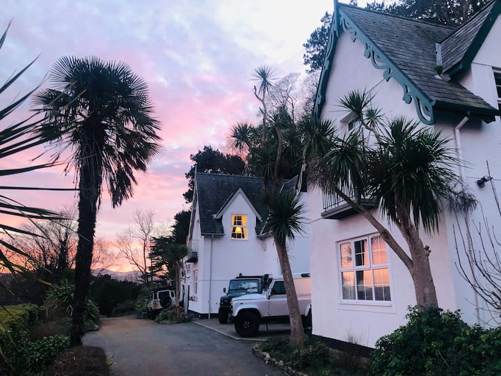 1 & 2 Haulfre Gardens Cottages - Sleeps Up To 8 - Llandudno