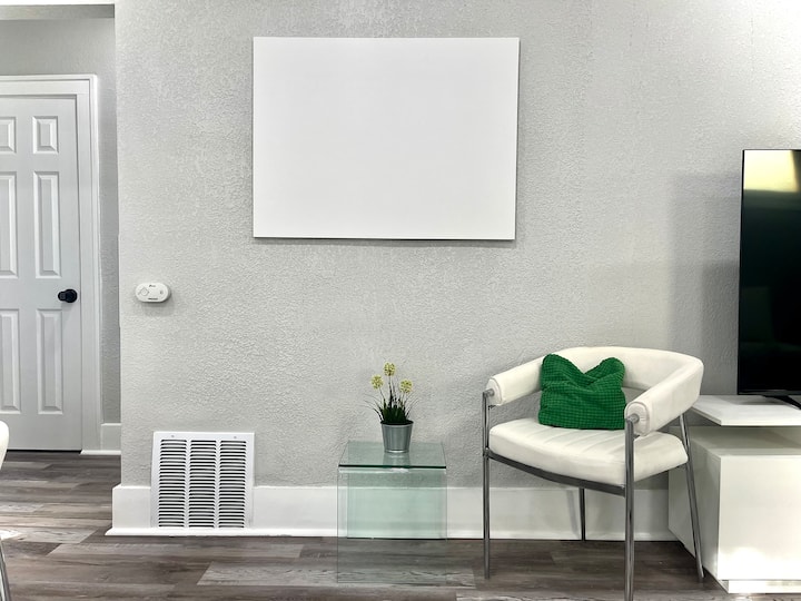 Stay Great, In Comfortable Luxury - Detroit, MI