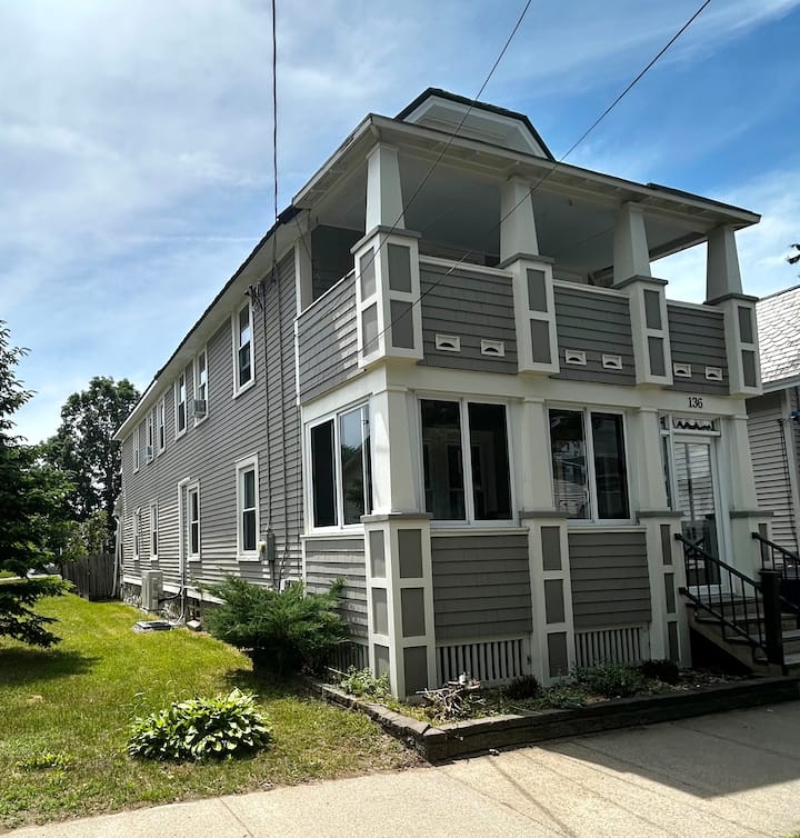 Charming 1880s 4-bd: Walk To Arts District & Town - Saratoga Springs, NY