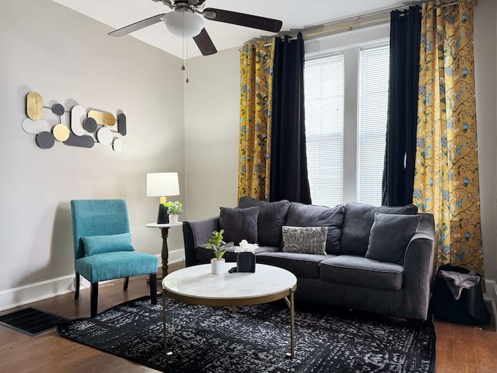 The Harrison B | King 1bd/1ba Apt Near Downtown - Evansville, IN