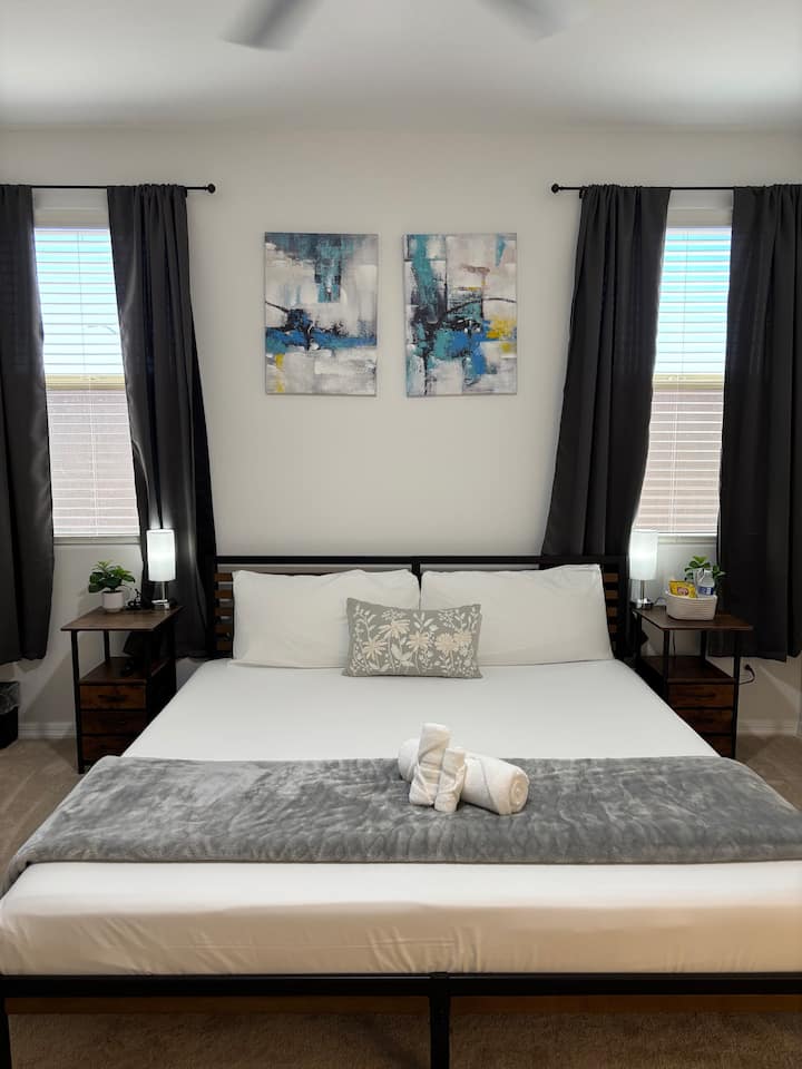 Serene King Room #1 Near State Farm Stadium - Glendale, AZ