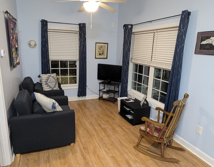 Cozy Apartment On Mini Farm! - Lake Higgins