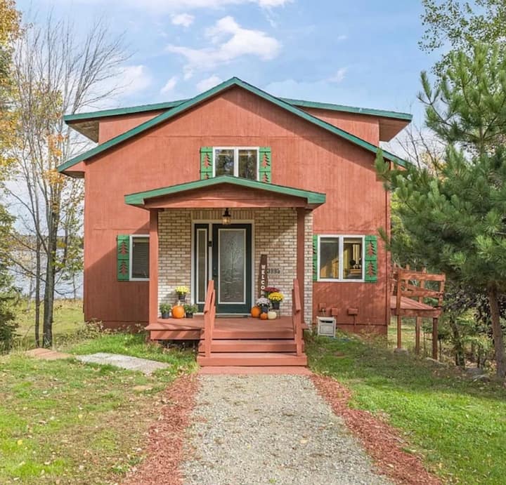 Cozy Minnesota Lakefront Cabin - Bear Head Lake State Park, Ely