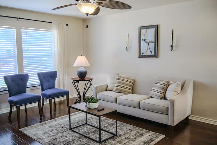 Perfect For Bmt Graduations – Near Lackland Afb - Lackland AFB, TX