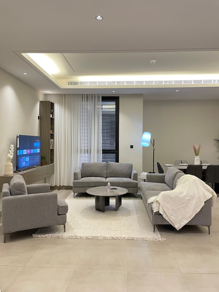 شقة فاخرة جداً بتصميم انيق - Riyadh