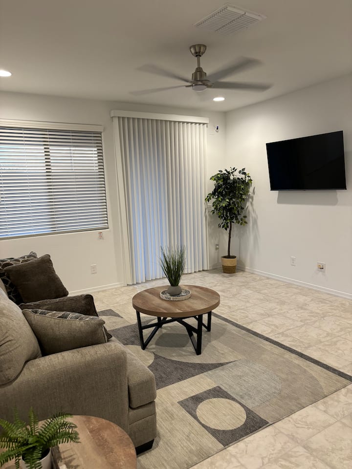 Room 2 - Cozy Shared Home Near State Farm Stadium - Glendale, AZ