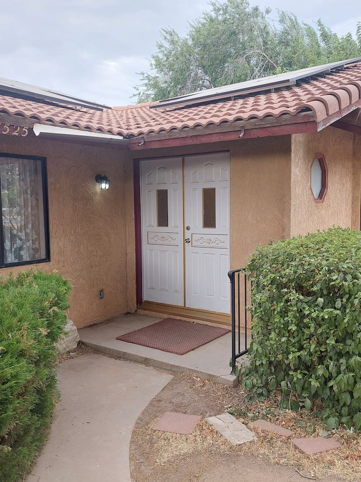 Lovely Custom Hesperia Home - Hesperia, CA