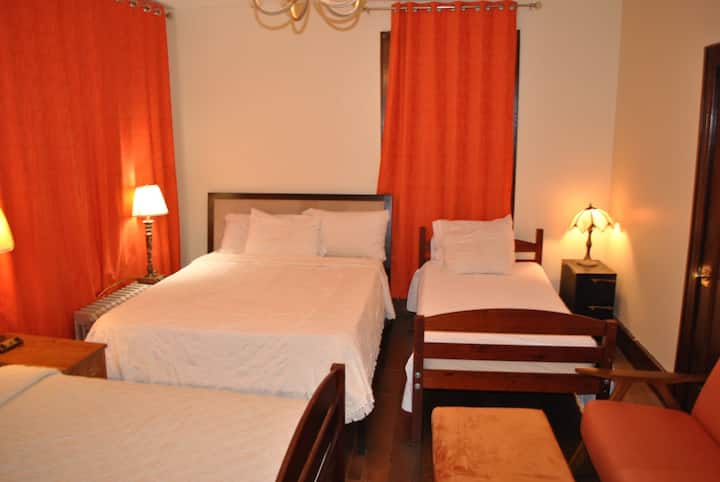Family Guest House Room With 3 Beds - New York