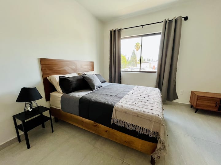 Tr5- 1 Habitacion, Cocineta Y Baño. Céntrico - Saltillo