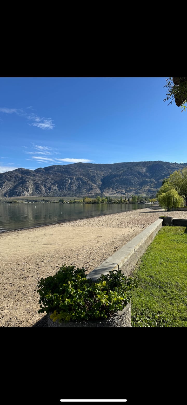 #4 Green Gables Resort | Studio Suite | Courtyard - Osoyoos