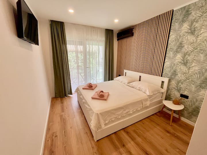 Spacious Apartment With Balcony + Private Parking - Split