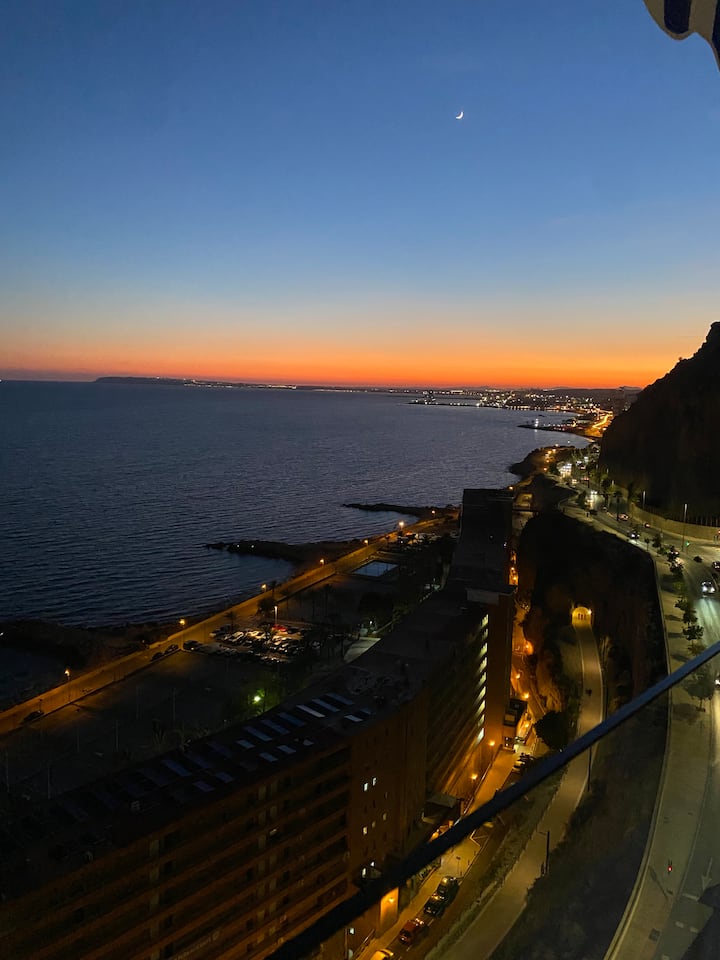 Wake Up To Sea Views – Direct Beach Access. - Alicante