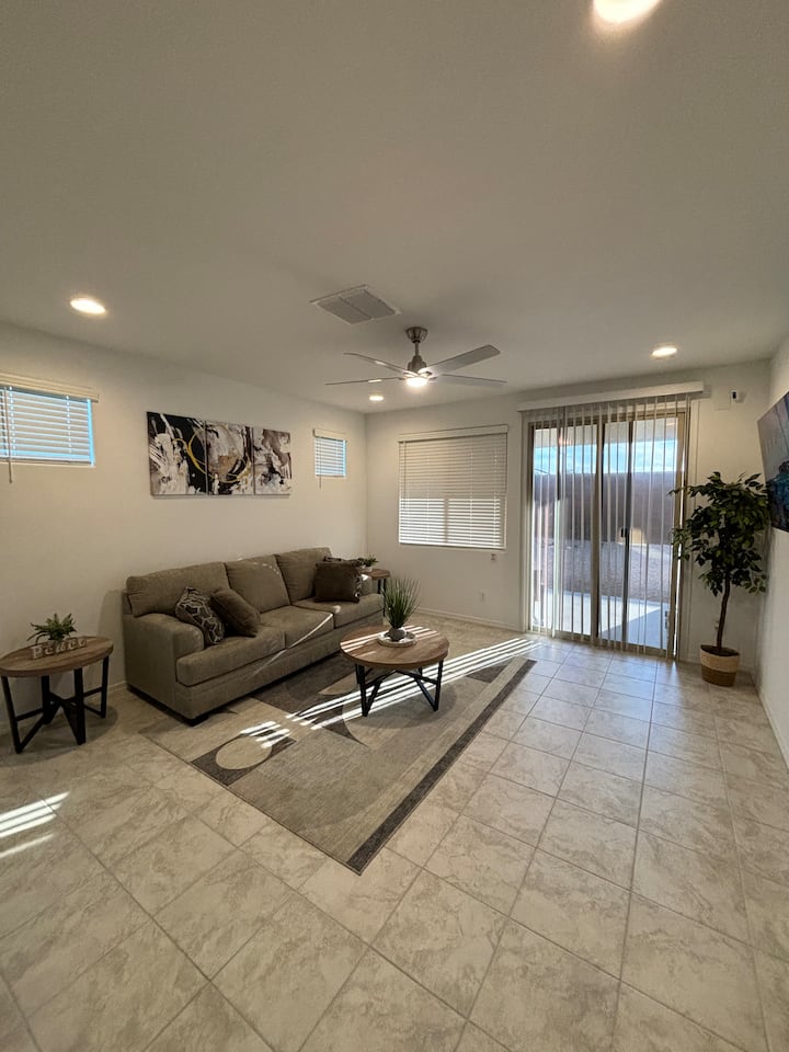 Room #5 - Cozy Shared Home Near State Farm Stadium - Glendale, AZ