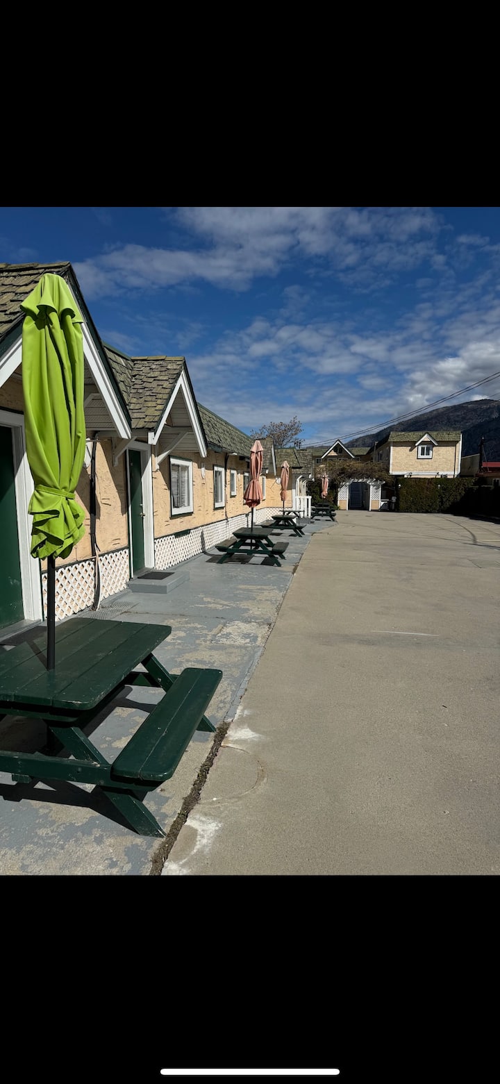 #15 Green Gables Resort | 2 Bed & 1br | Courtyard - Osoyoos