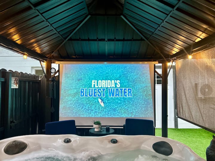 Little Haven + Hot Tub (St Pete) - Pinellas Park, FL