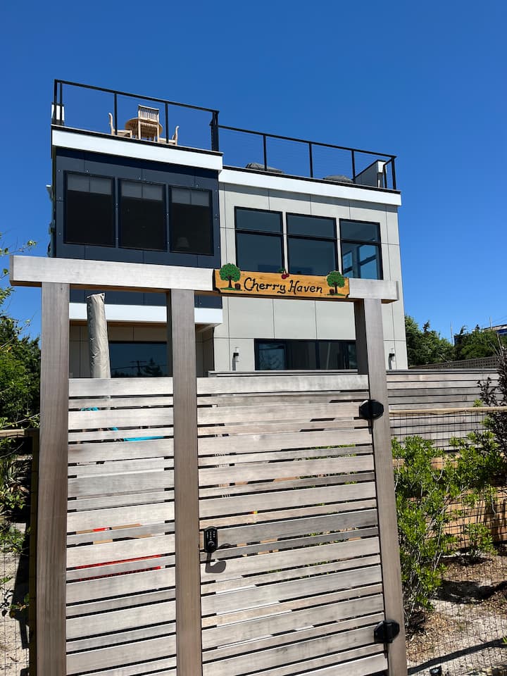 Cherry Haven In Cherry Grove, Fire Island - Fire Island, NY