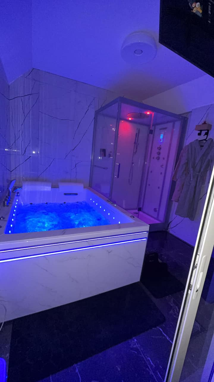 Suite Romantique Avec Jacuzzi Privé & Hammam - L'Isle-Adam