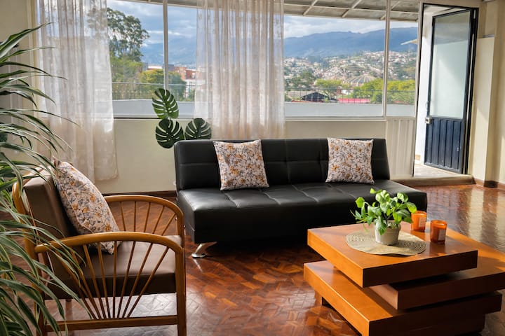 Suite Con Excelente Ubicación - Cuenca